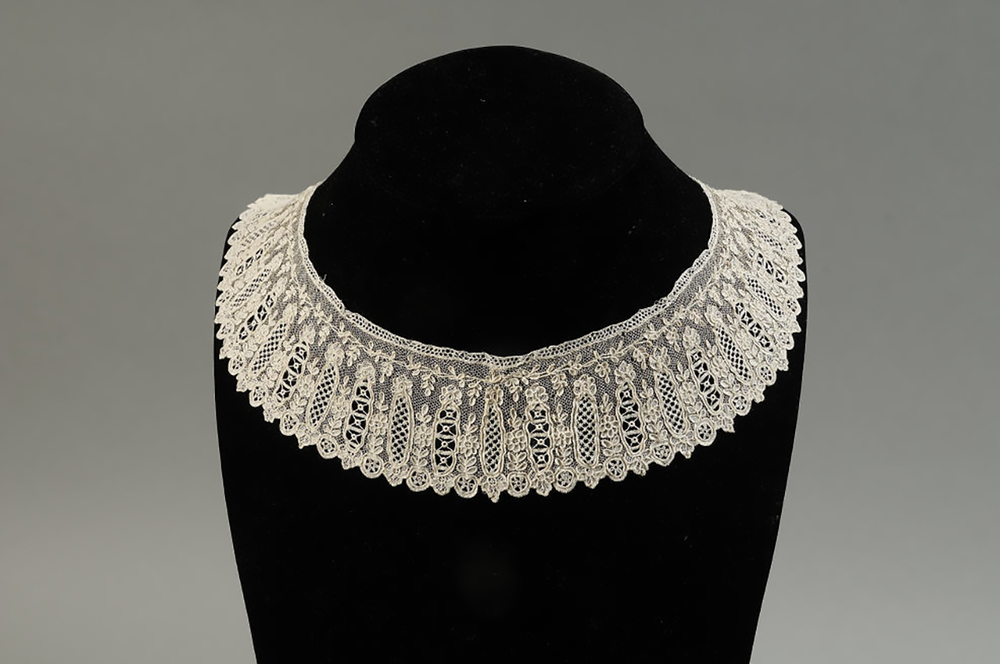 The Lady in the Lace Collar | Poets' Sinews